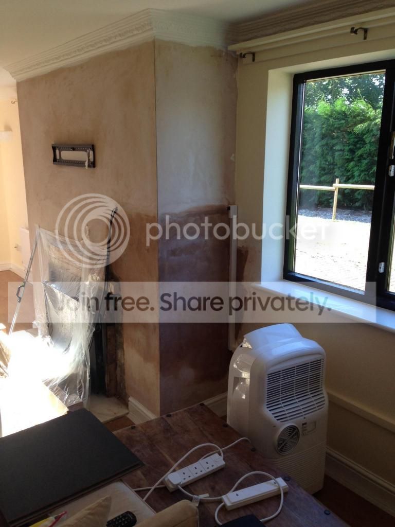Chimney breast damp - www.ultimatehandyman.co.uk